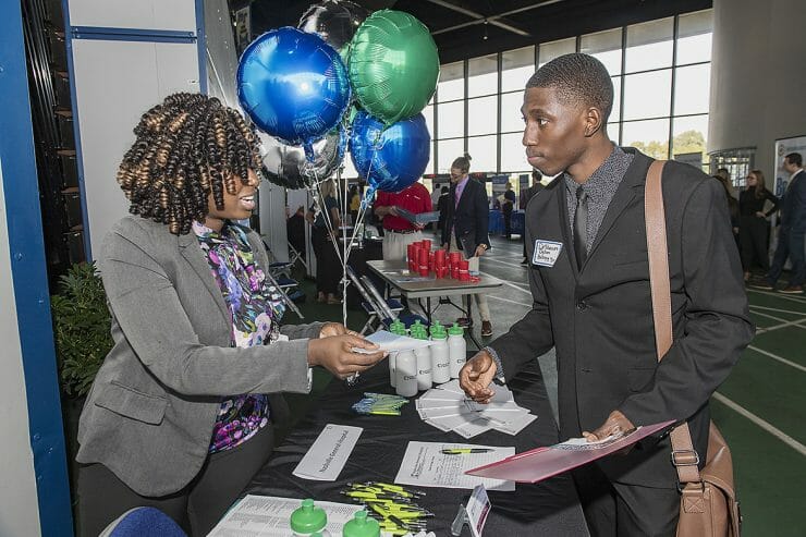Hundreds of MTSU students, alumni network, seek jobs at Fall Career Fair [+VIDEO] – MTSU News